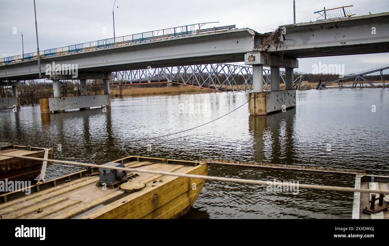 Destroyed bridge in war zone connecting Sloviansk and Lyman in the ...