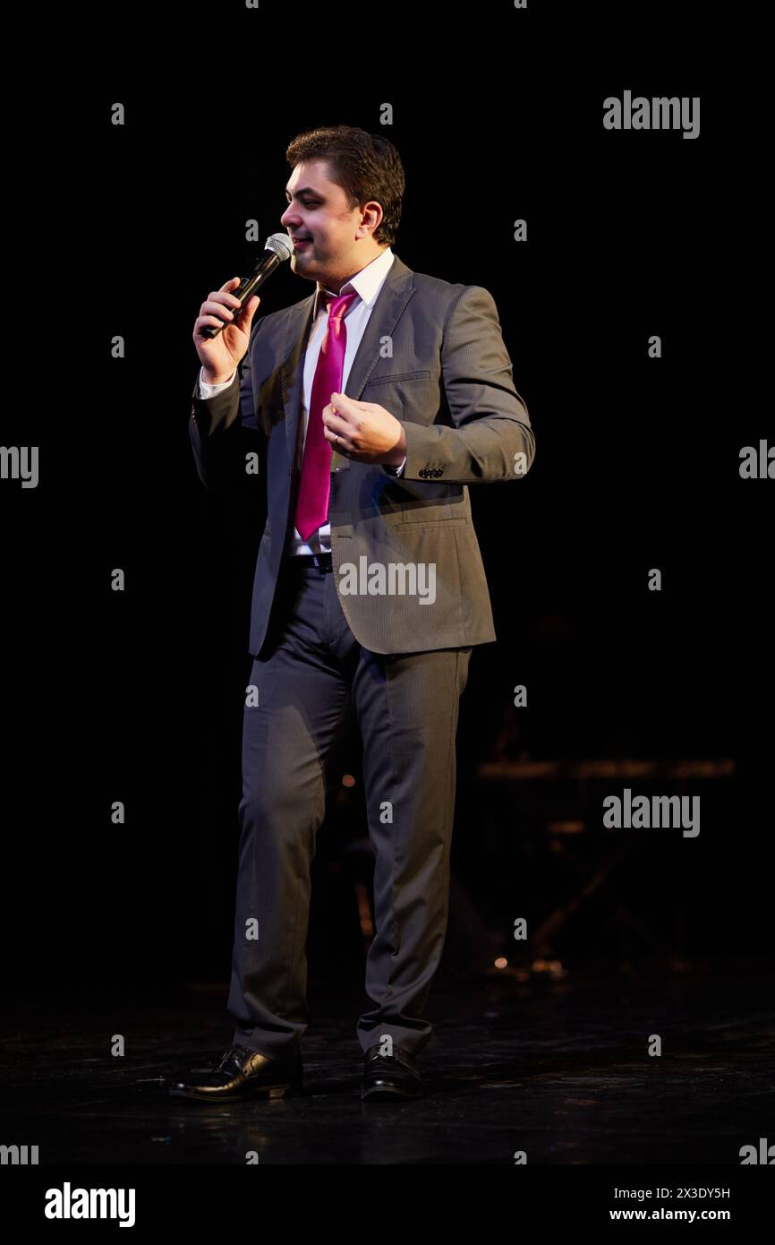 Professional singer hi-res stock photography and images - Alamy