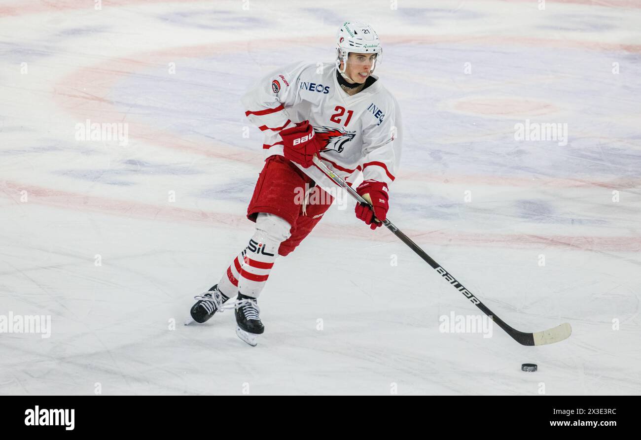 LHC Academy Stürmer #21 Cyril Jack Pont ist, während dem Spiel gegen ...