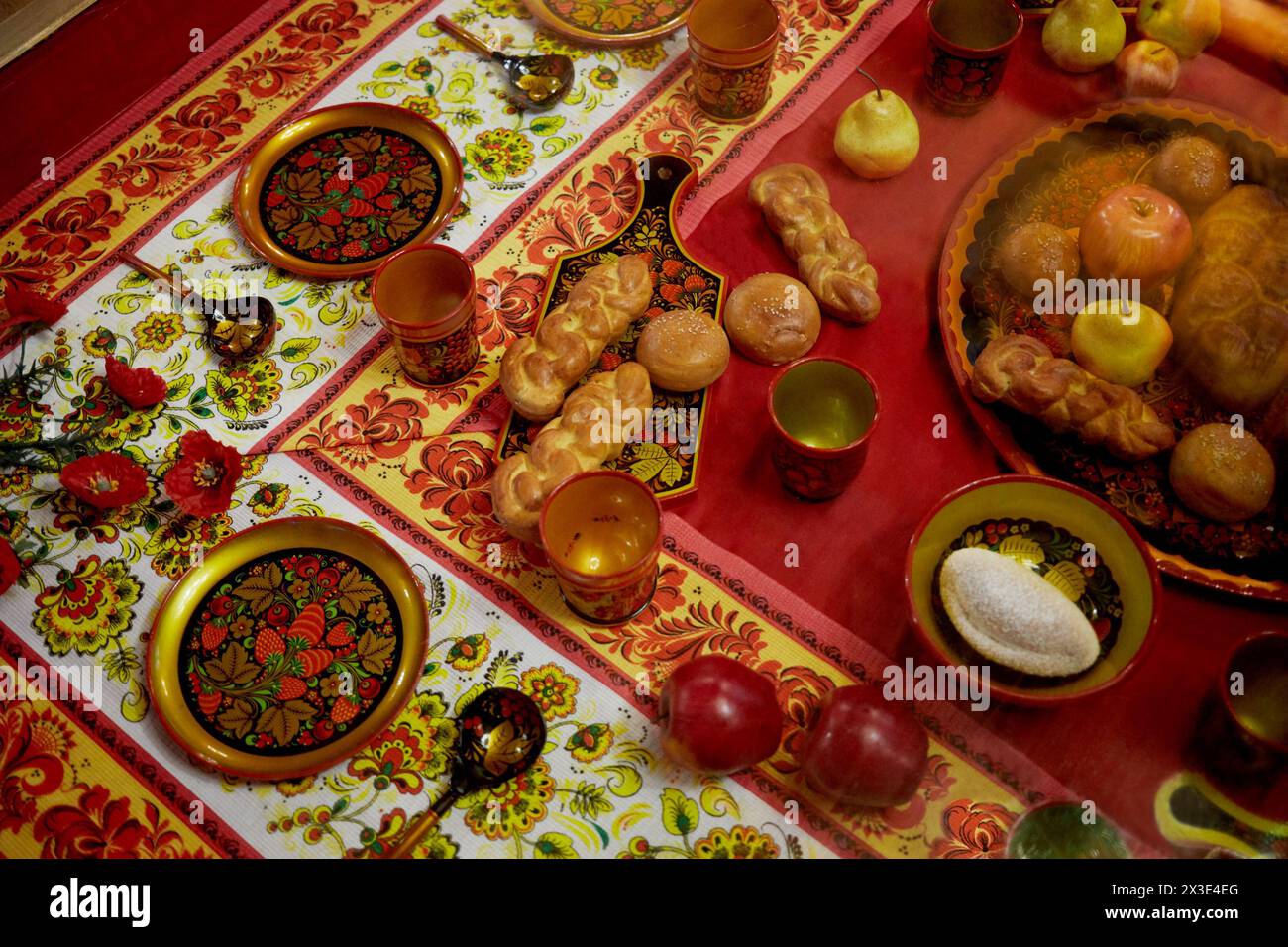 Russian khokhloma hi-res stock photography and images - Alamy