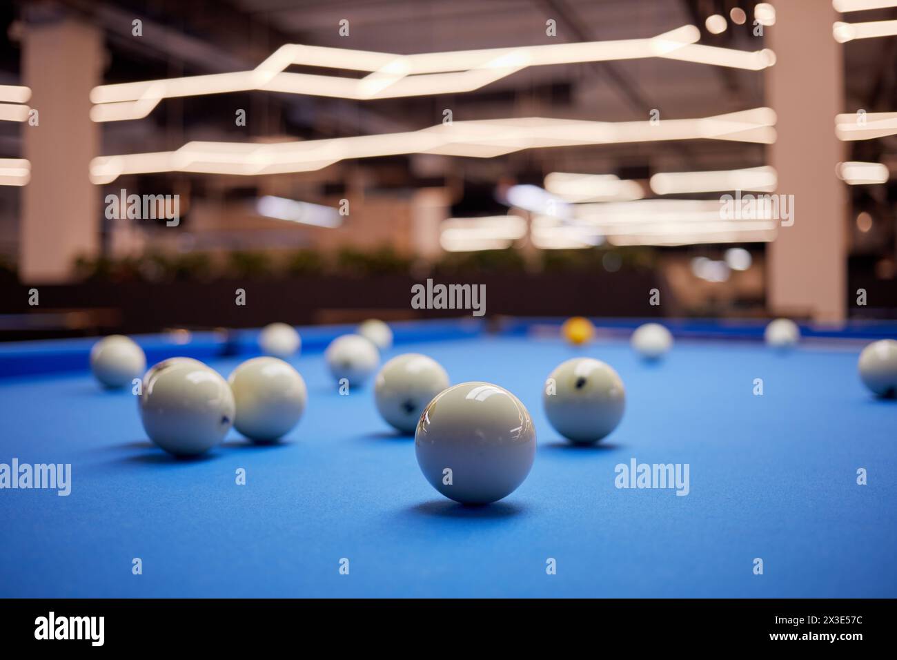 Blue billiard table hi-res stock photography and images - Alamy