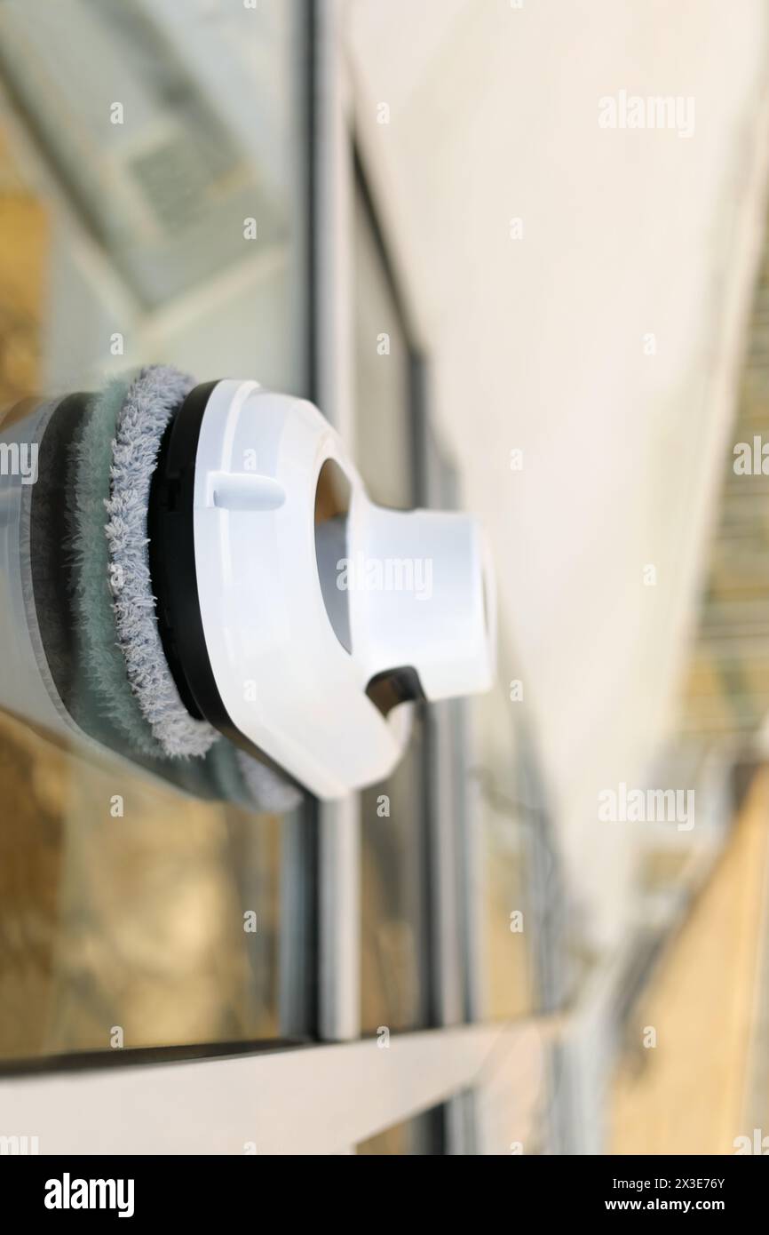Vacuum cleaner robot cleaning window in high building outdoor Stock ...