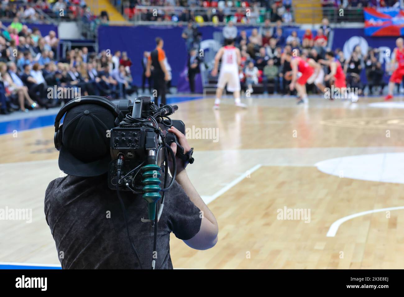 Professional eng camera man big hi-res stock photography and images - Alamy