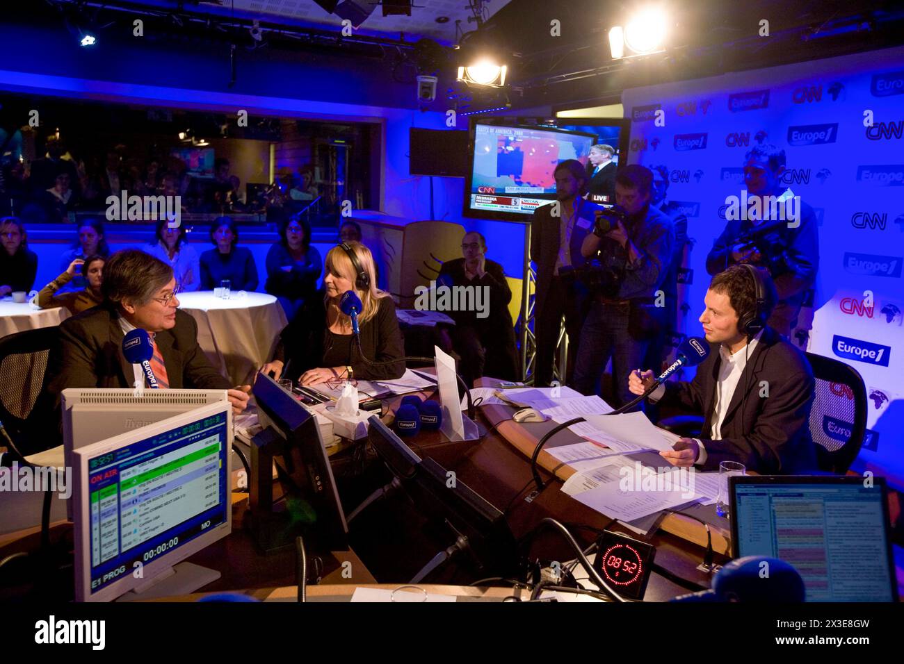 EUROPE 1 RADIO PROGRAM PLUS GUESTS Stock Photo - Alamy