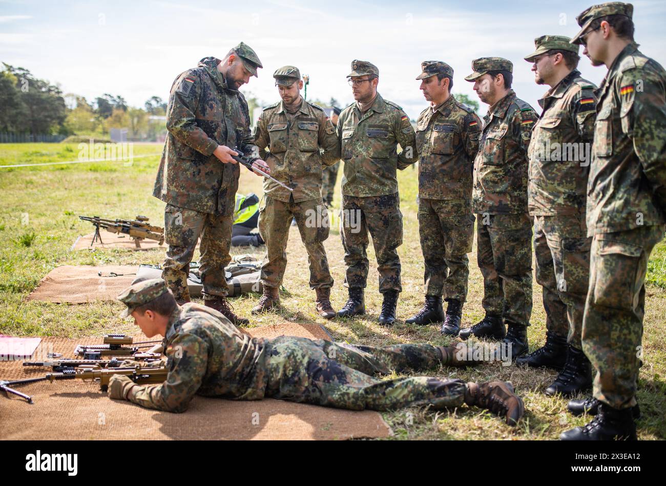 Karlsruhe, Germany. 26th Apr, 2024. Bundeswehr reservists practise ...