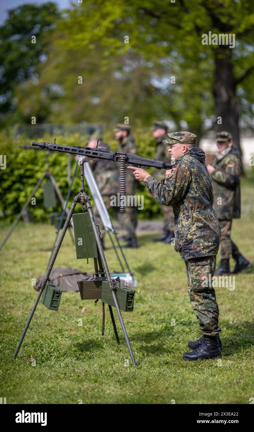 Military machine gun tripod mounted hi-res stock photography and images ...