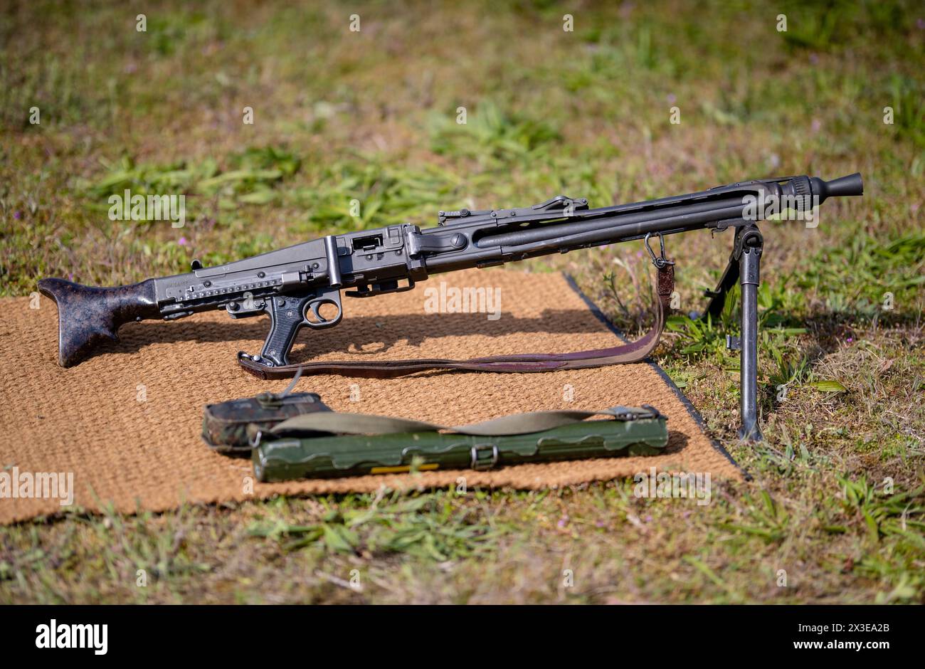 Karlsruhe, Germany. 26th Apr, 2024. An MG3 machine gun can be seen on ...