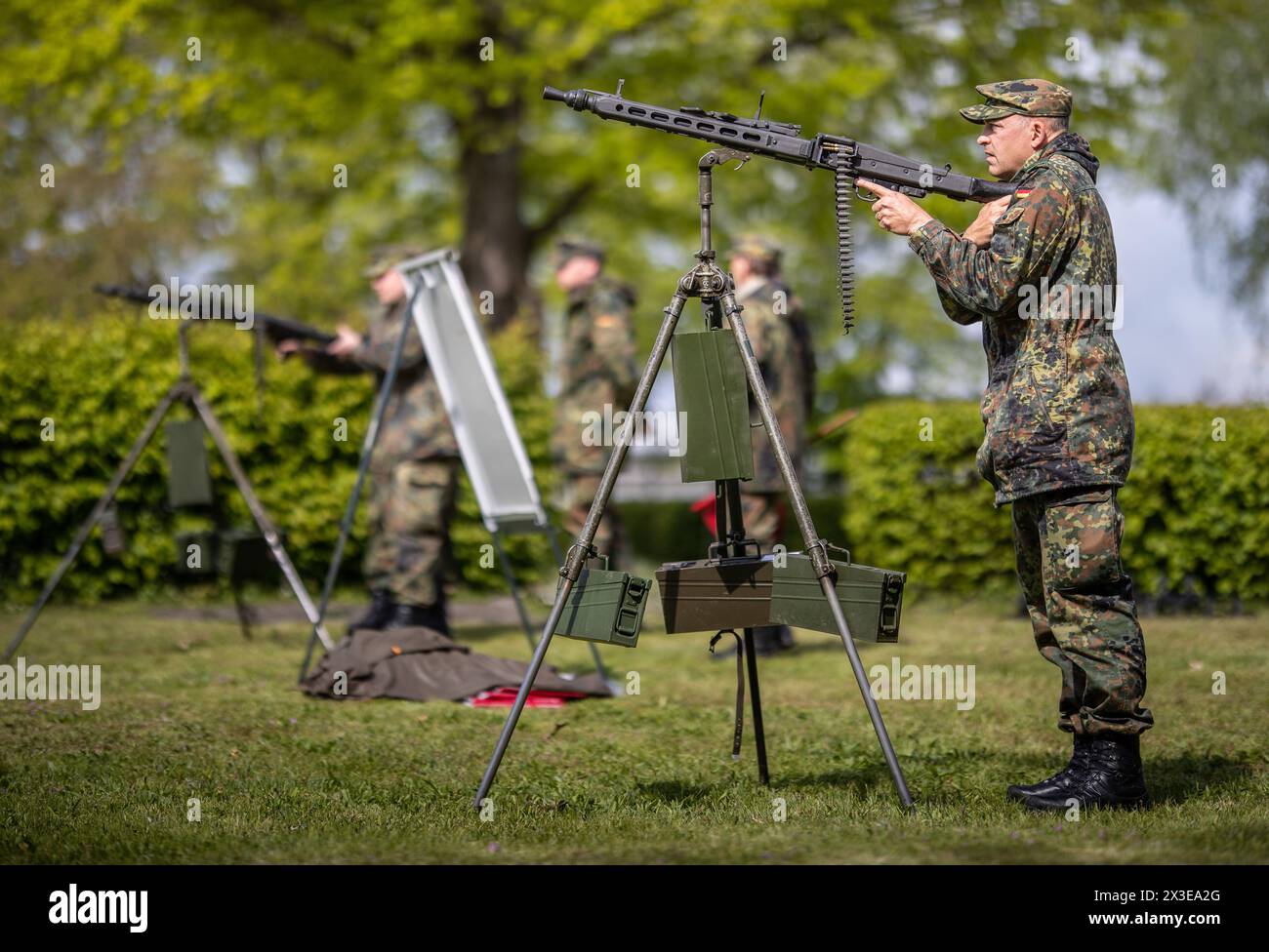 Military machine gun tripod mounted hi-res stock photography and images ...