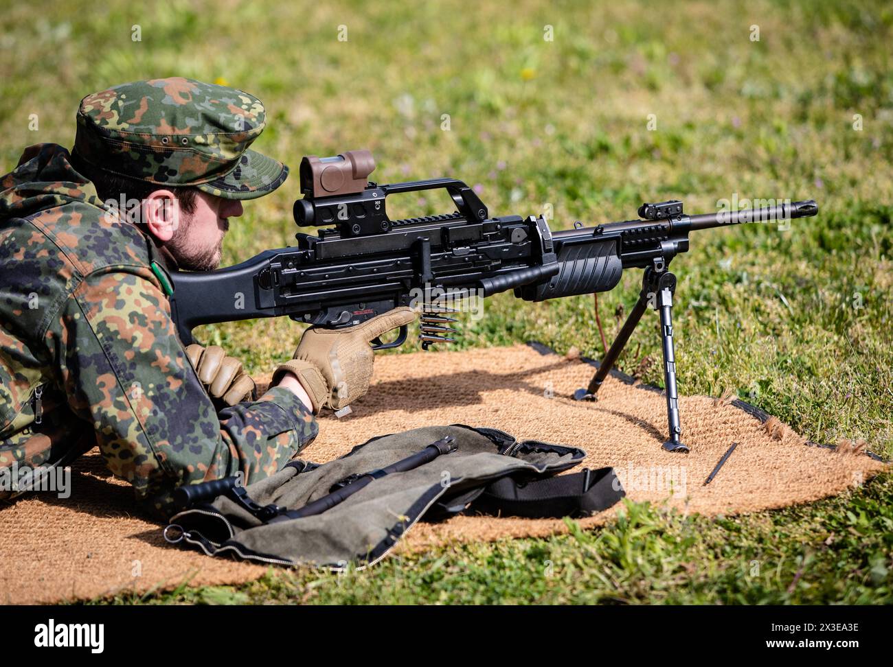 Karlsruhe, Germany. 26th Apr, 2024. A Bundeswehr reservist practises ...