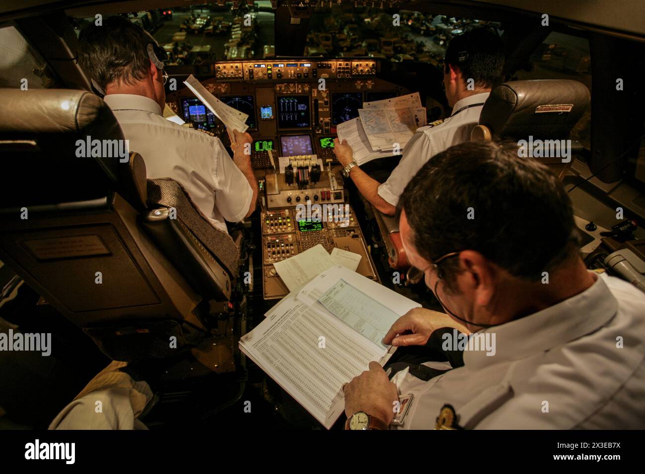 Aircraft cockpit night hi-res stock photography and images - Alamy