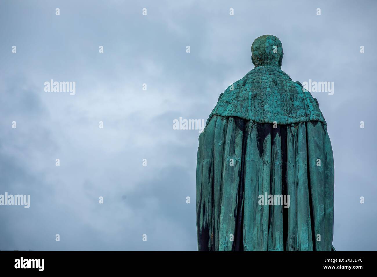 History monuments sculpture statue hi-res stock photography and images ...