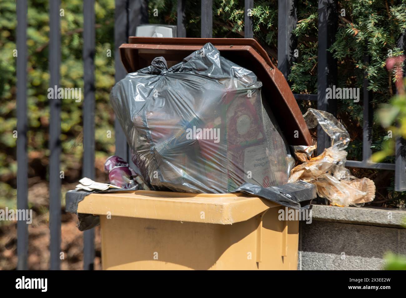 Overflowing litter receptacles hi-res stock photography and images - Alamy