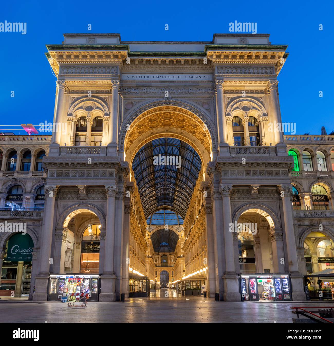 Facade galleria vittorio emanuele hi-res stock photography and images ...