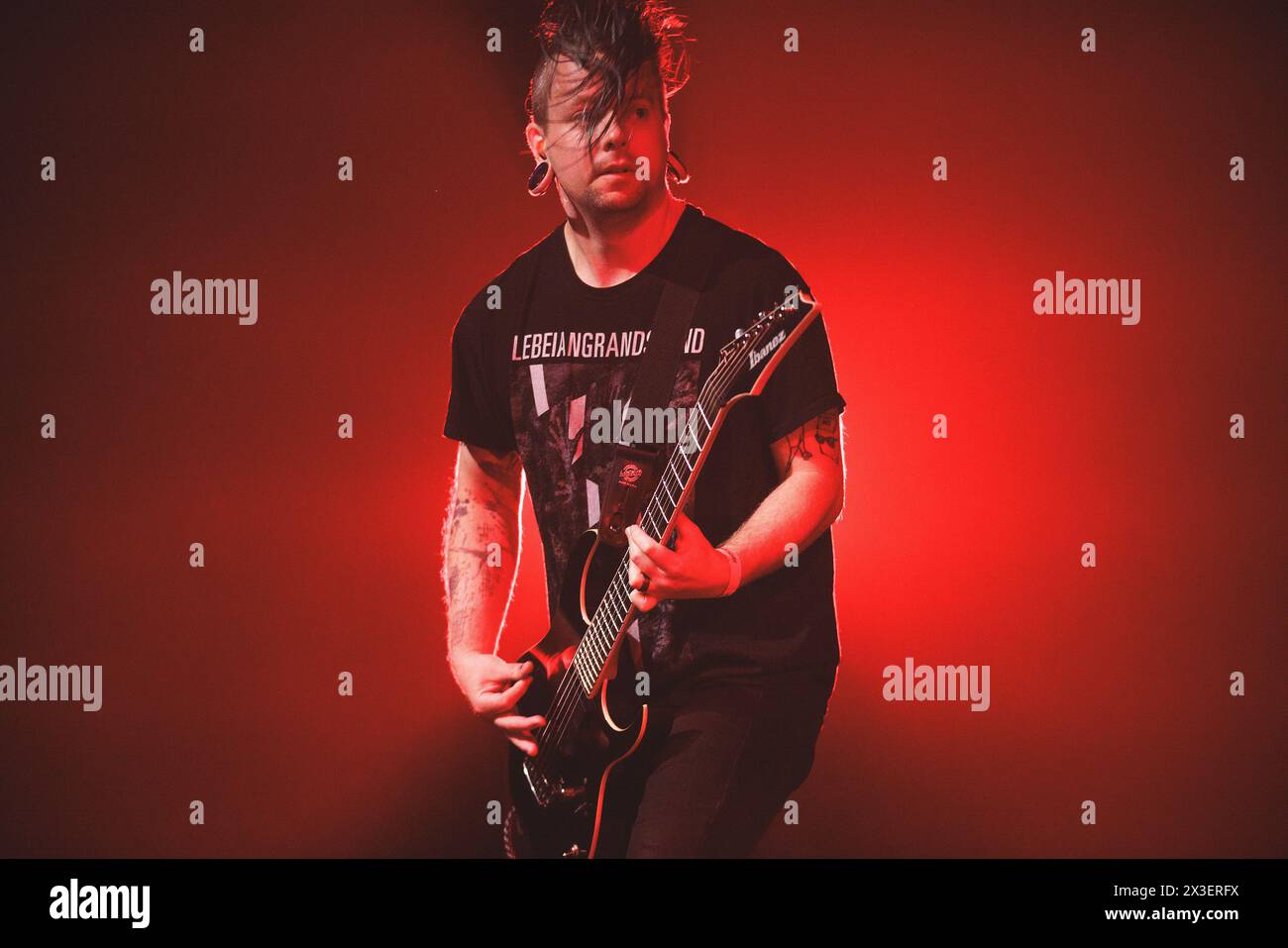 Body void band hi-res stock photography and images - Alamy