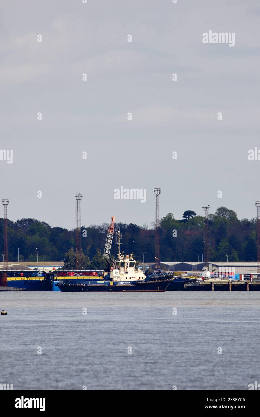 Tug boat Svitzer Deben Stock Photo - Alamy