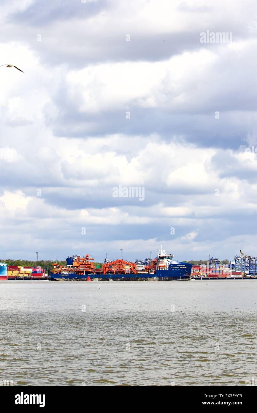 Underwater ops vessel hi-res stock photography and images - Alamy