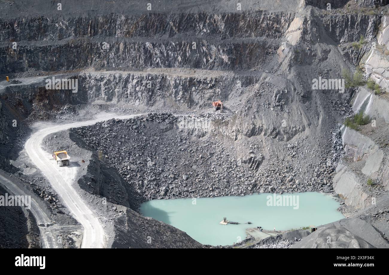 Digging out stone in a limestone quarry near Ingleton in the Yorkshire ...