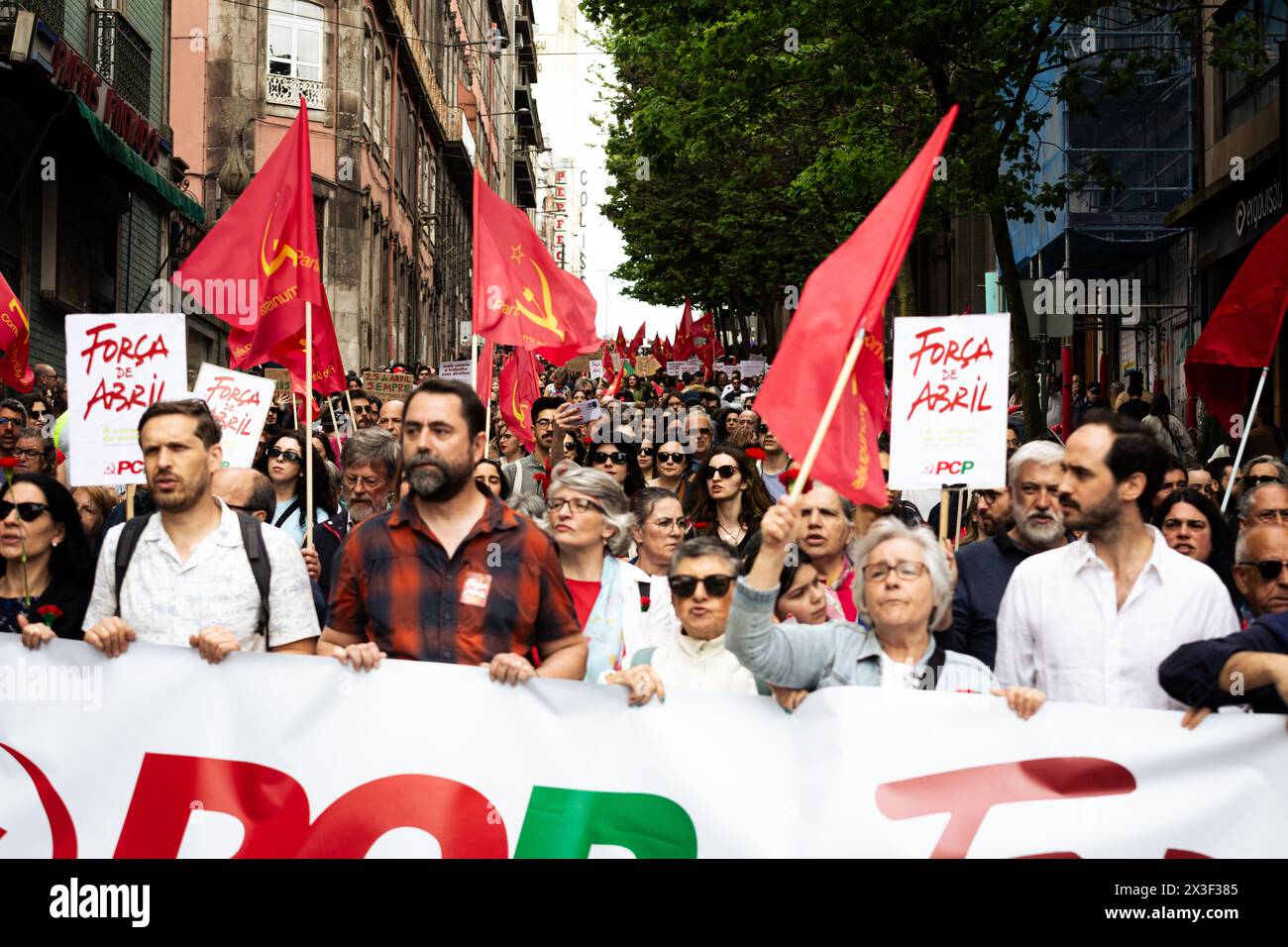 Porto, Portugal. 25th Apr, 2024. Thousands of people seen during the ...