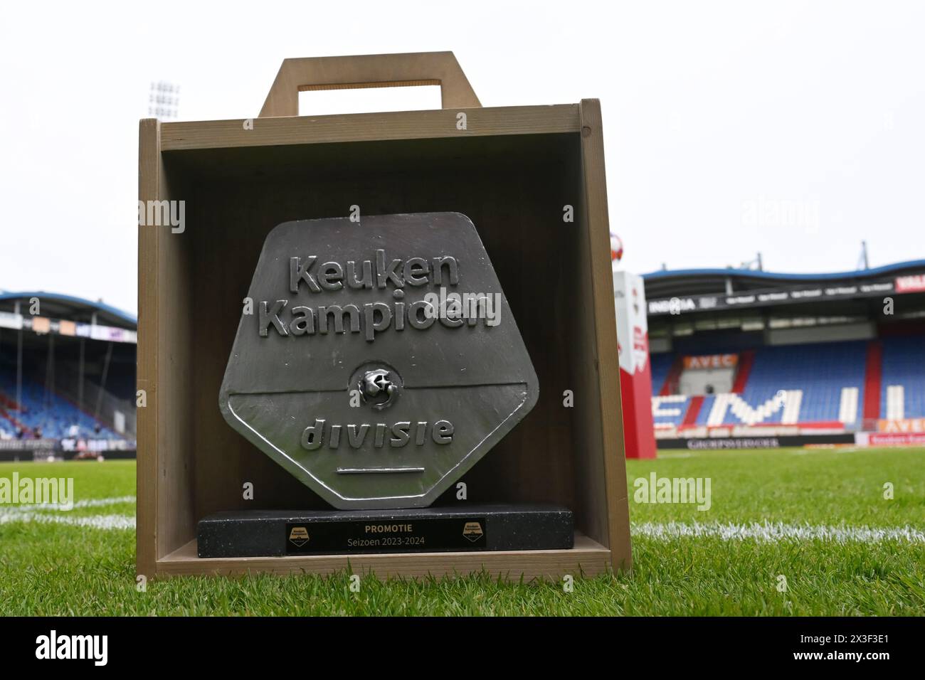 Promotion trophy hi-res stock photography and images - Alamy