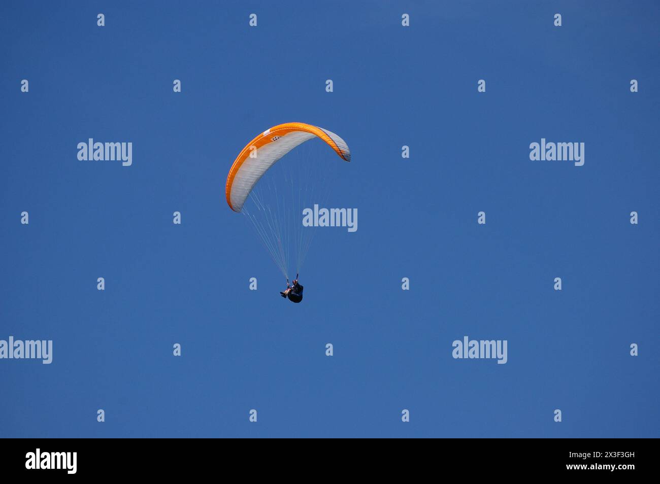 Paraglider flyer hi-res stock photography and images - Alamy