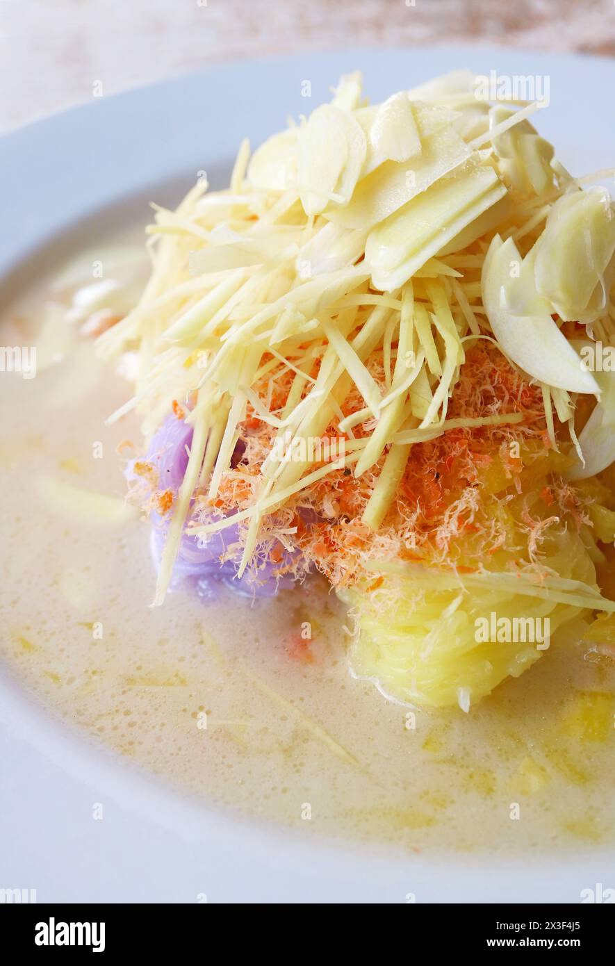 Khanom Chin Sao Nam, Thai Rice Vermicelli Served with Chopped Fresh ...