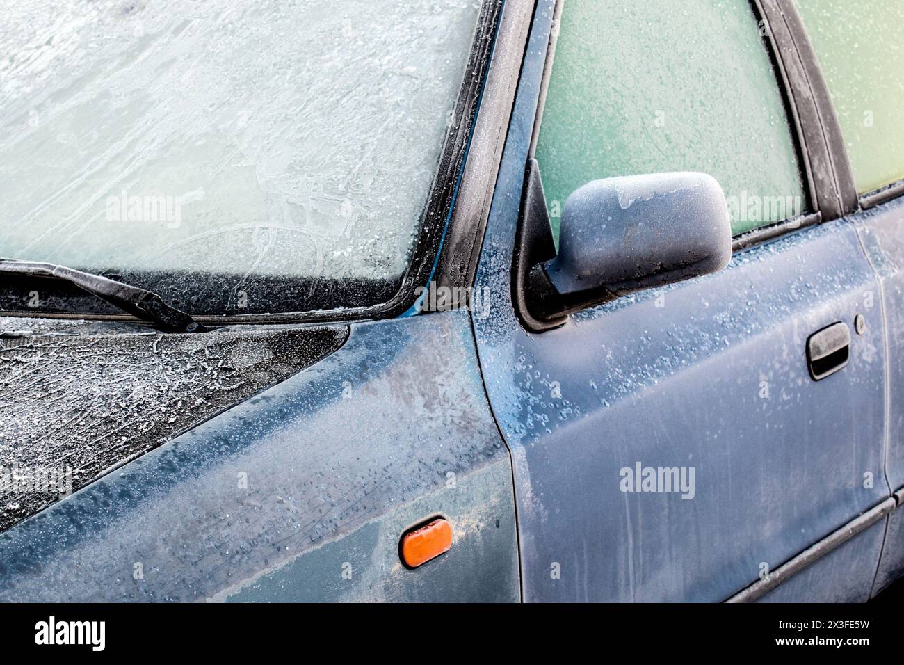 Frozen windows hi-res stock photography and images - Alamy