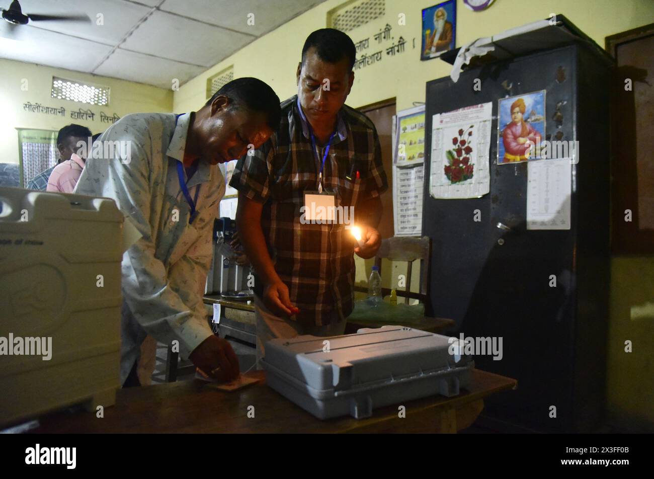 Guwahati, Guwahati, India. 26th Apr, 2024. Election official seal the ...