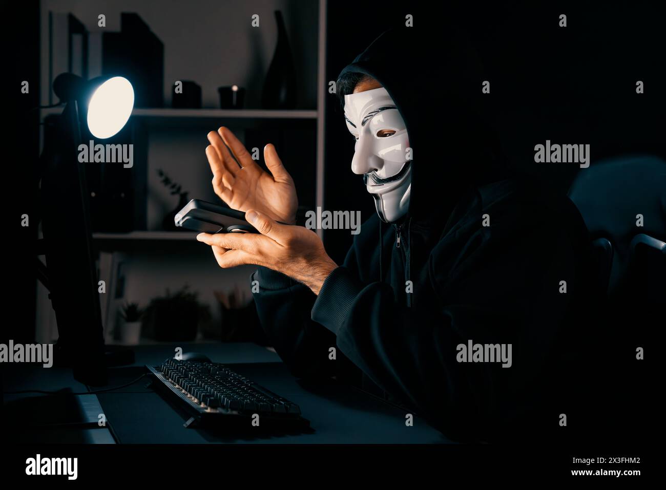 Smiling scammer hi-res stock photography and images - Alamy