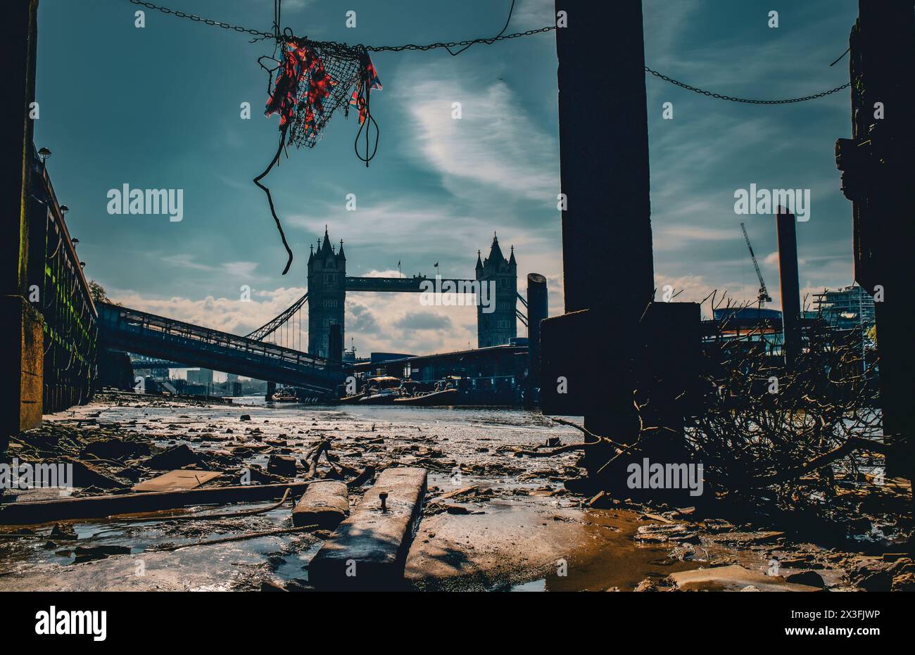 Rubbish thames hi-res stock photography and images - Alamy