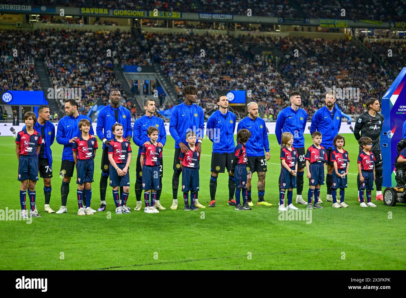 Milano, Italy. 14th, April 2024. The players of Inter line up for the ...