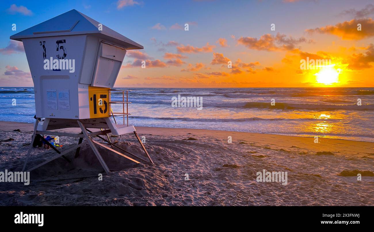Lifeguard watchtower on venice beach hi-res stock photography and ...