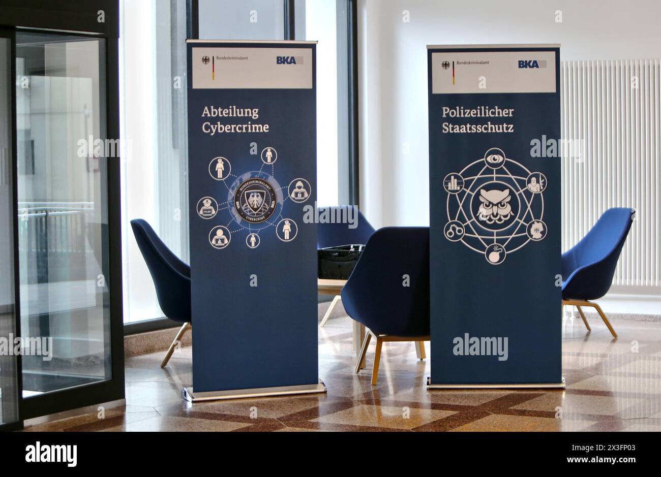 Zwei Roll-up-Banner im Bundeskriminalamt BKA in Wiesbaden mit ...