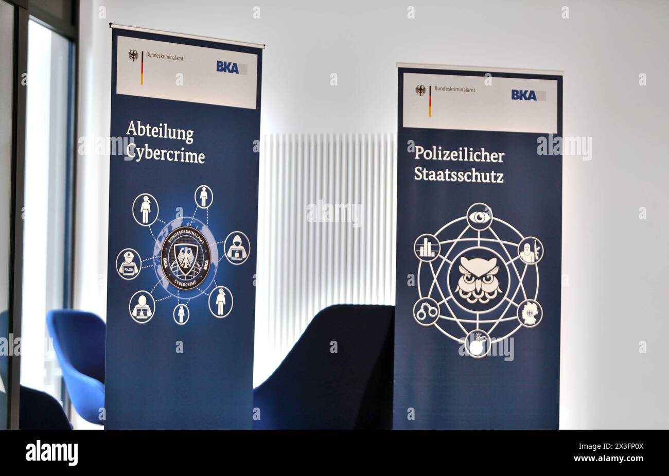 Zwei Roll-up-Banner im Bundeskriminalamt BKA in Wiesbaden mit ...