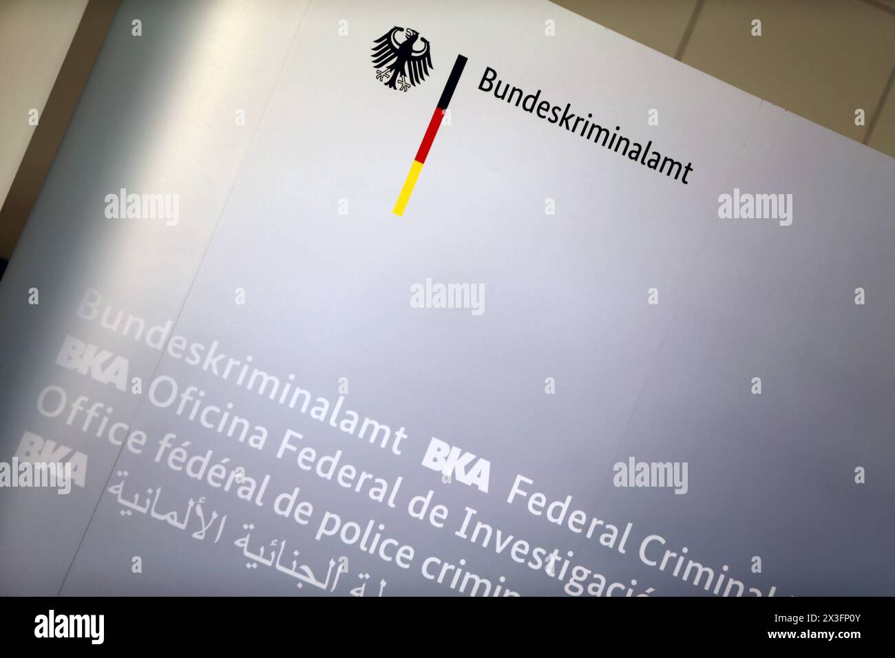 Bild einer Rückwand für Statements des Bundeskriminalamts BKA in ...