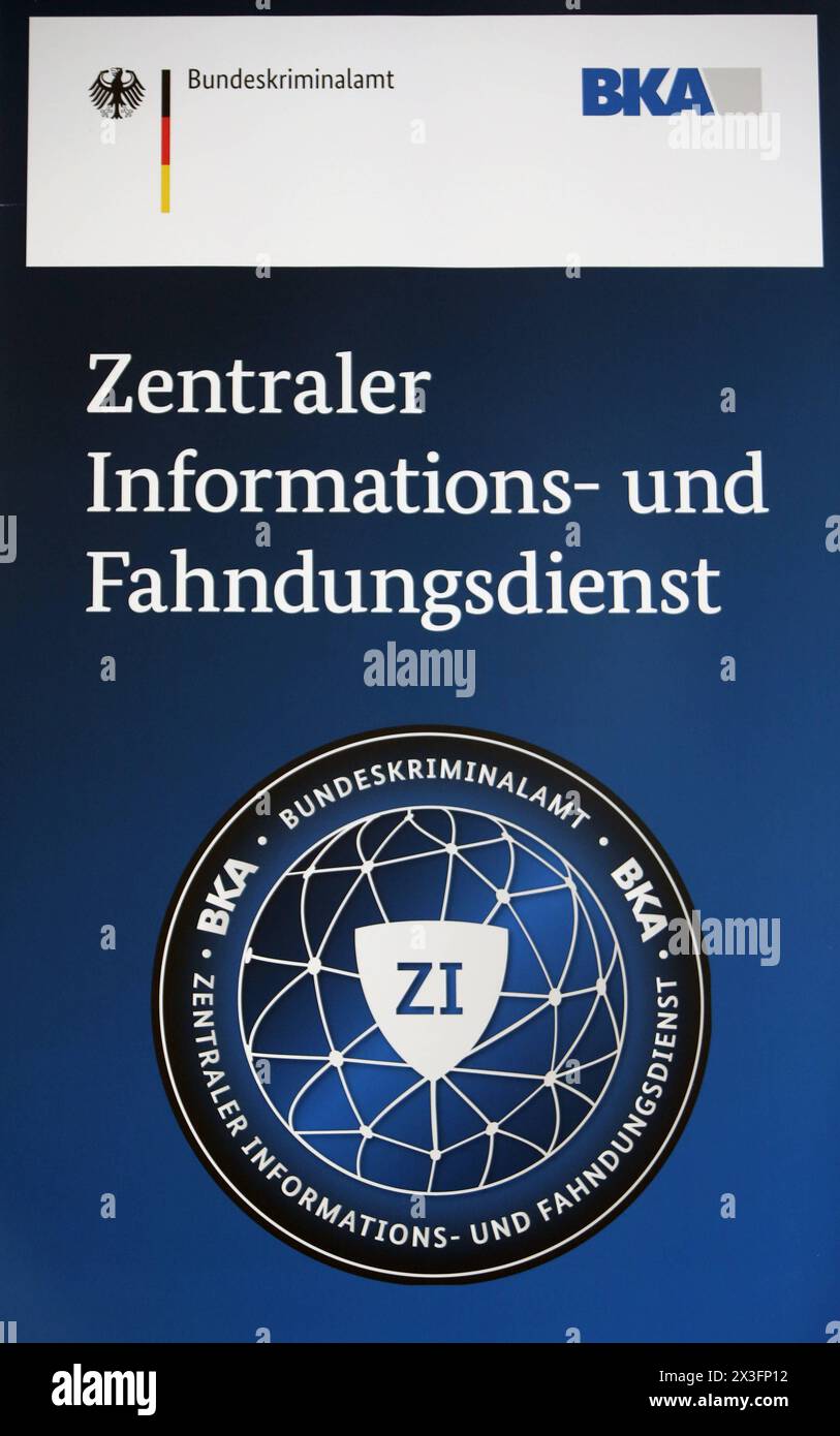 Ein Roll-up-Banner des Bundeskriminalamt BKA mit Schriftzug Zentraler ...