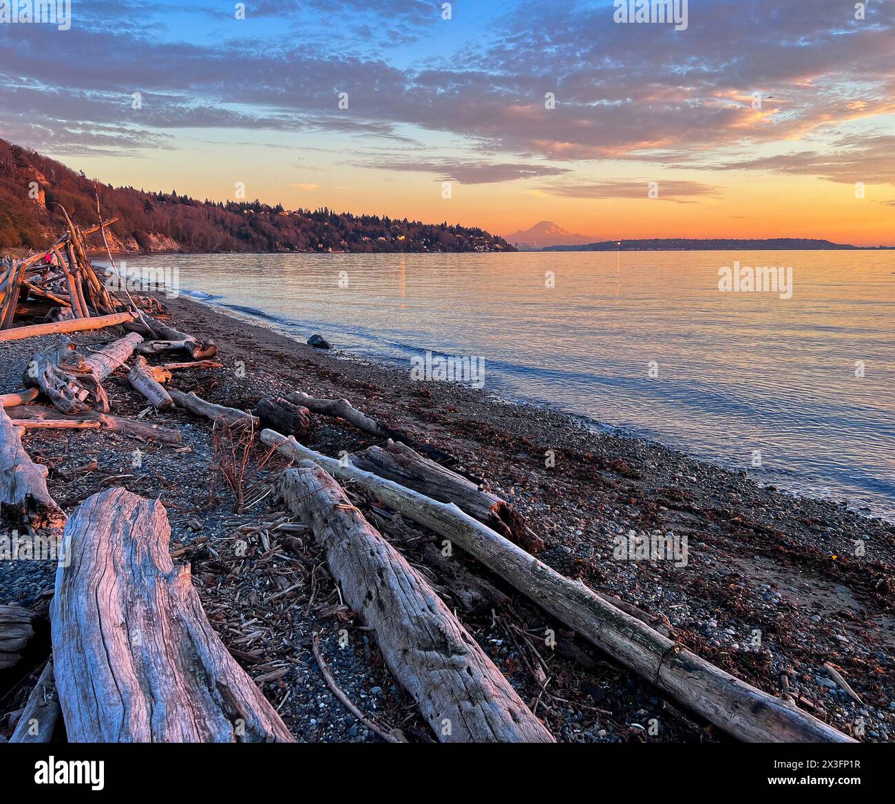 Sunrise over puget sound hi-res stock photography and images - Alamy