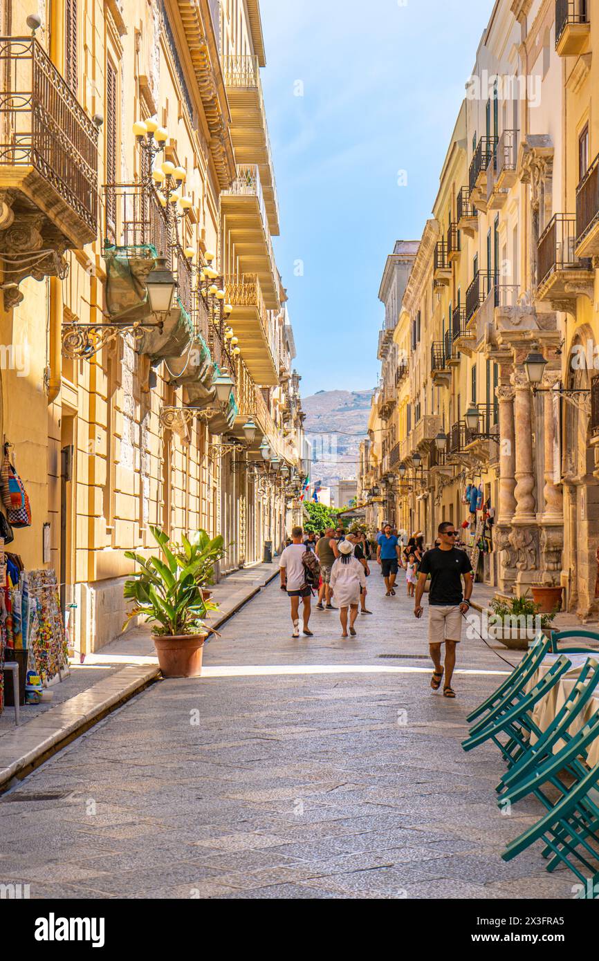 View of old town Trapani (Sicily, Italy Stock Photo - Alamy