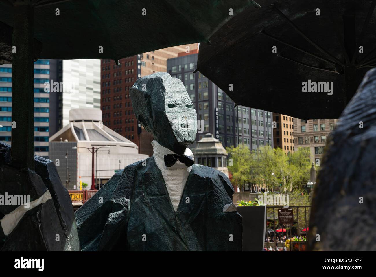 Ju ming sculptor hi-res stock photography and images - Alamy