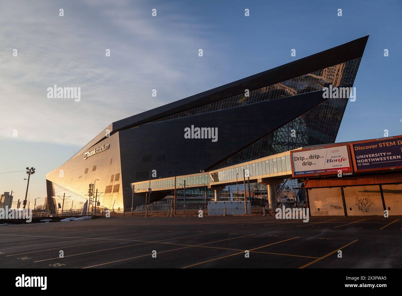 Us bank stadium ship hi-res stock photography and images - Alamy