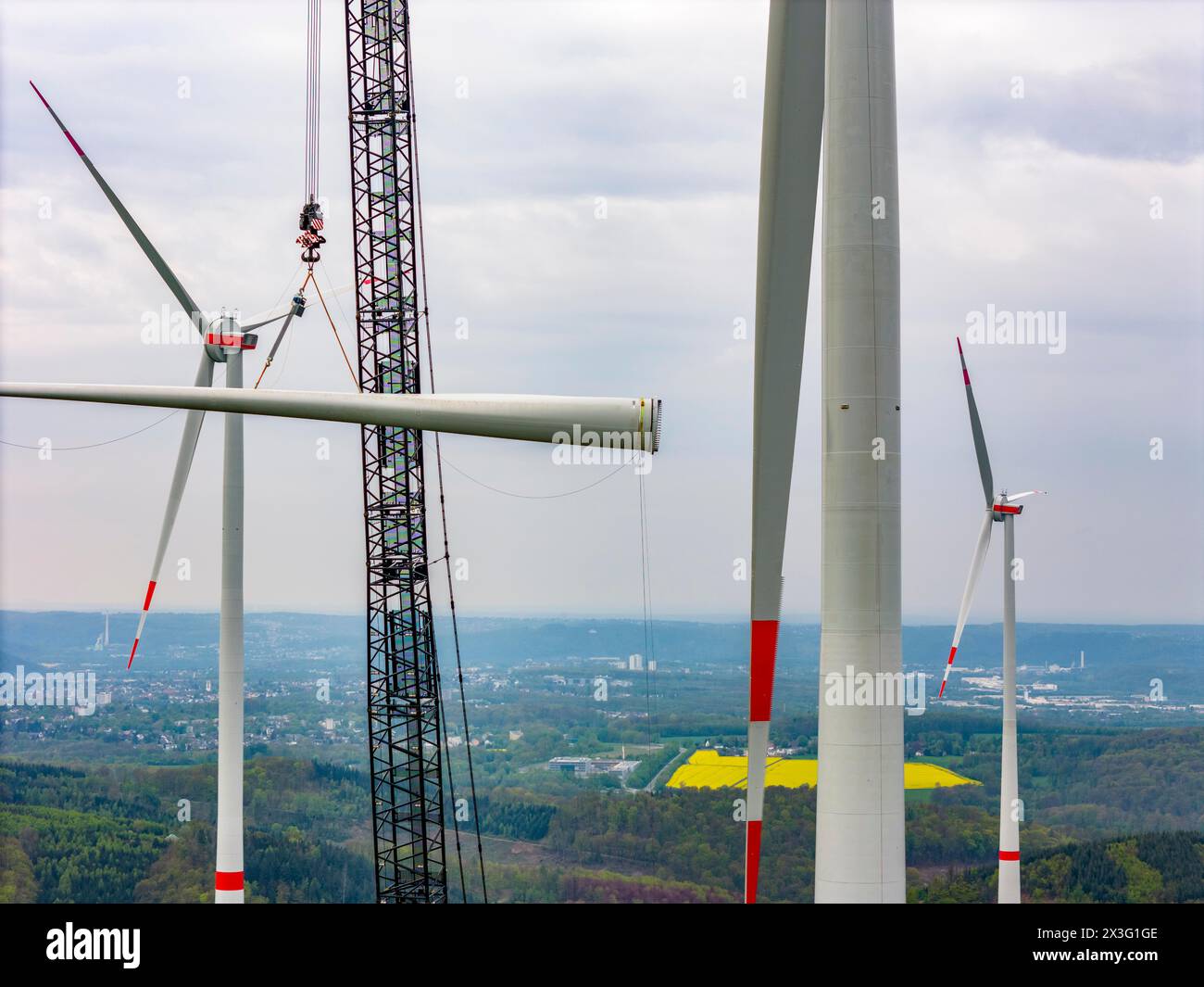 Erection of a wind turbine, wind energy plant, assembly of the third ...