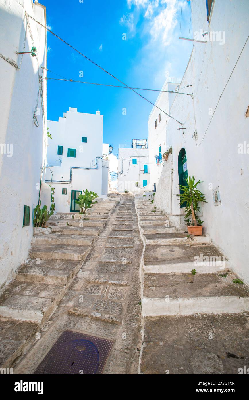 Historic center of Ostuni (Città Bianca Stock Photo - Alamy