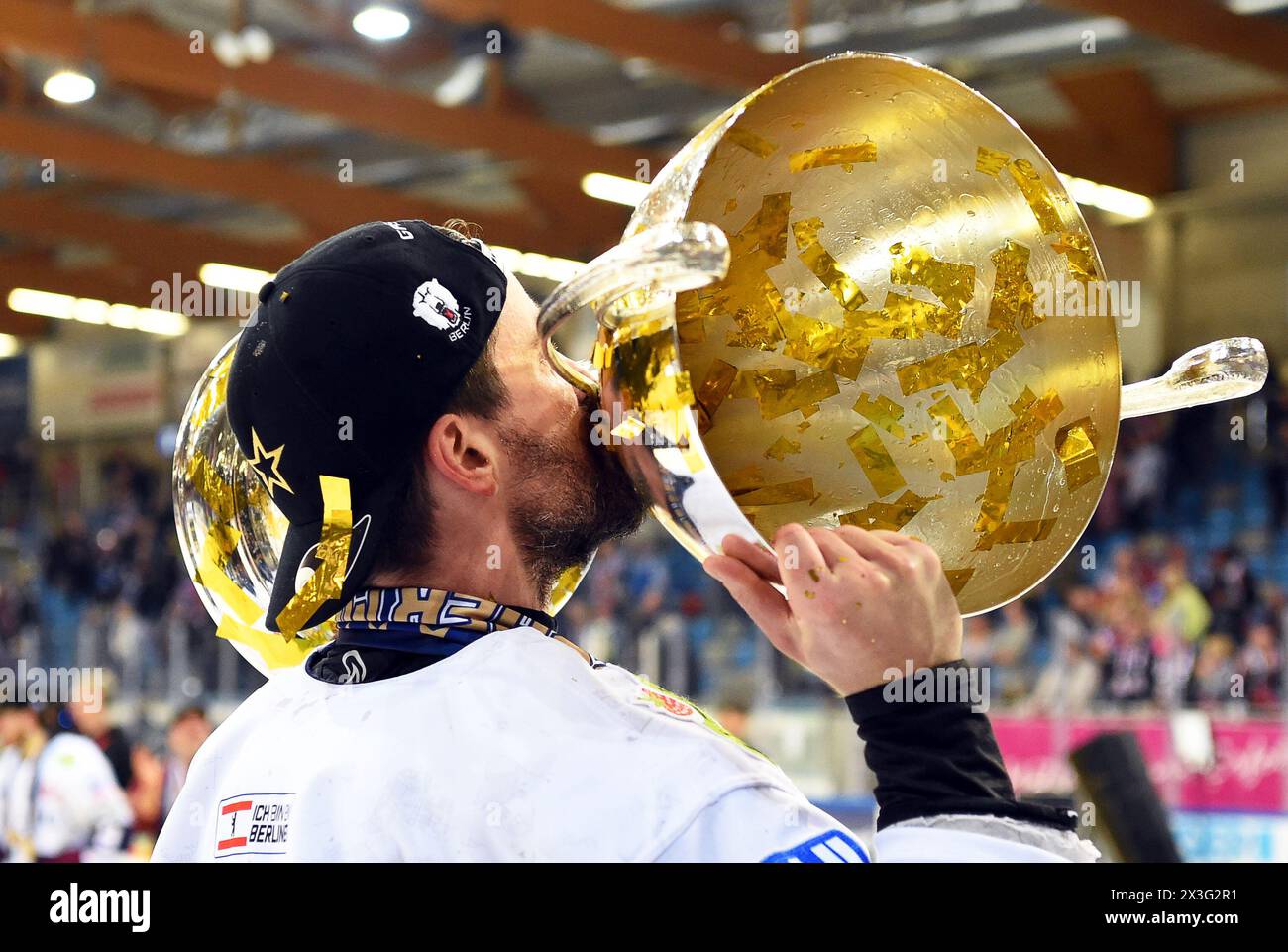 26 April 2024, Bremen, Bremerhaven: Ice hockey: DEL, Pinguins ...