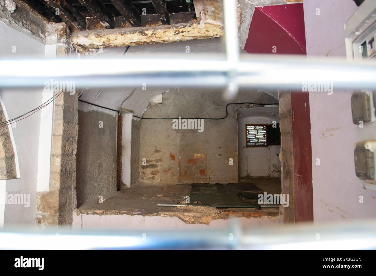 Interior of room with bricks walls in an apartment. Construction ...