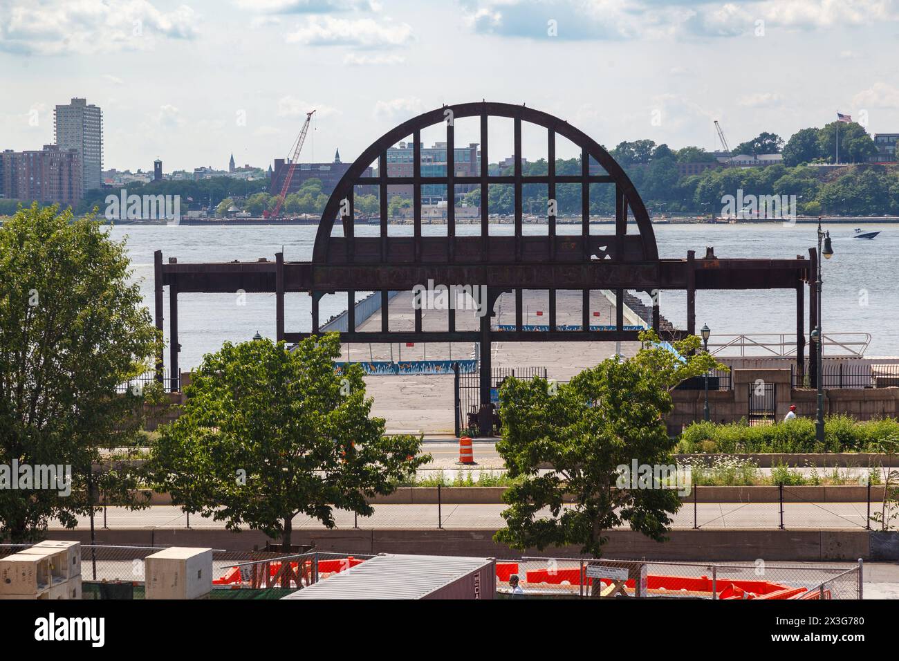 Pier 54 new york hi-res stock photography and images - Alamy