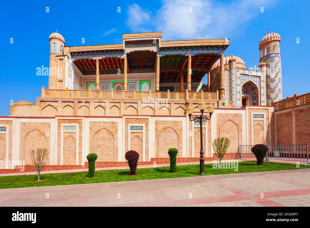 Hazrat hyzr mosque mausoleum of karimov hi-res stock photography and ...