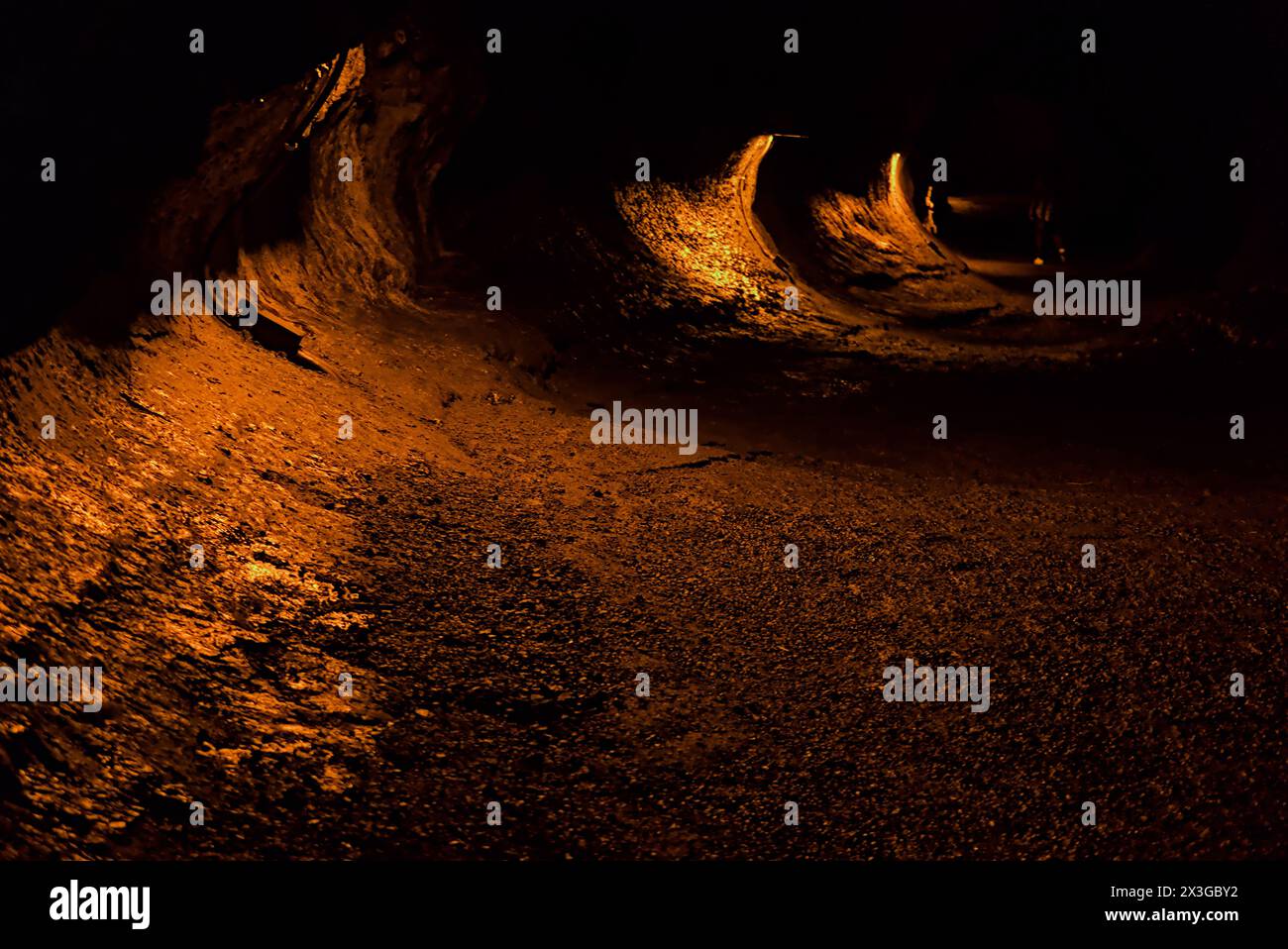Lava tube in Hawaii Volcanos National Park Stock Photo - Alamy