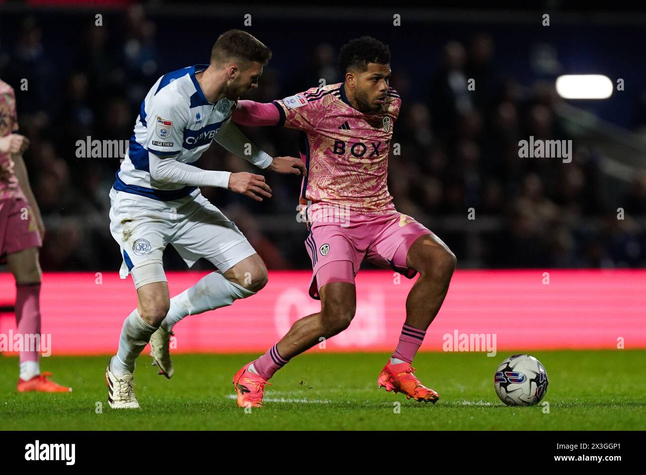 Georginio Rutter of Leeds United under pressure from Sam Field of ...