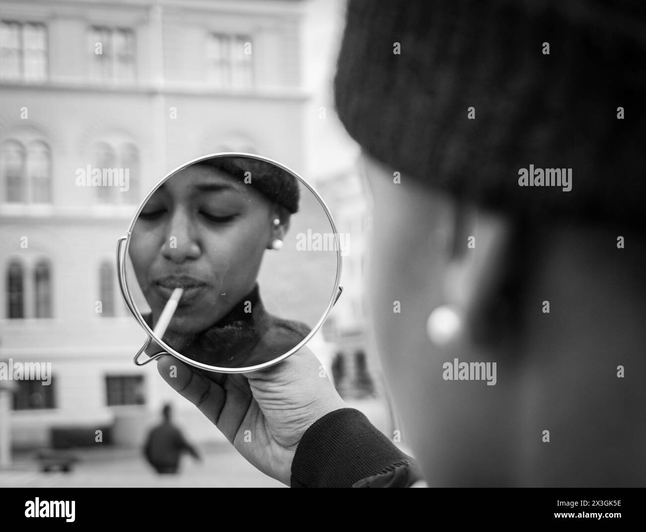 Holds mirror hi-res stock photography and images - Alamy