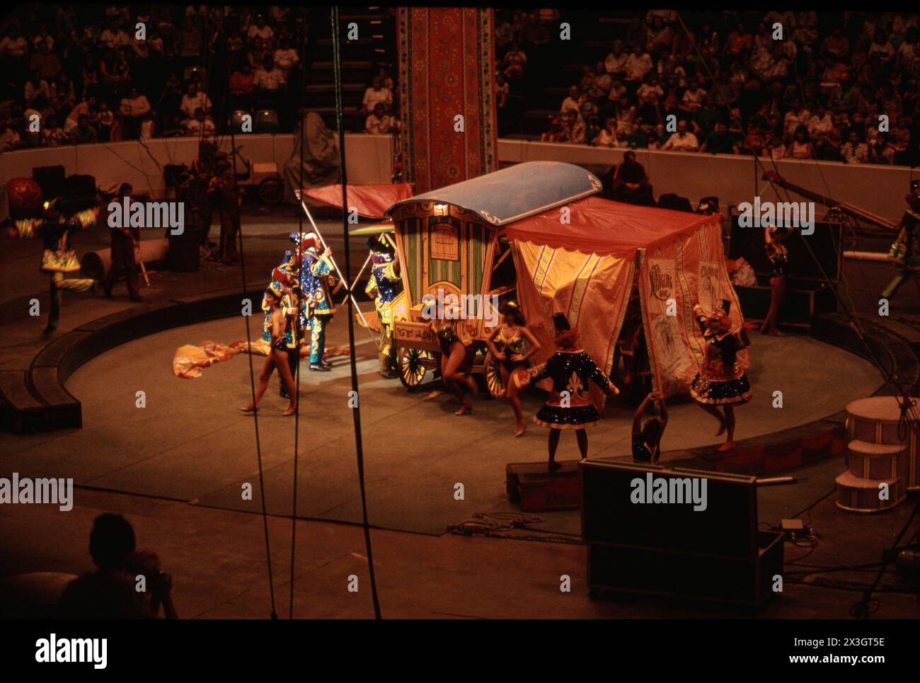 Circus clowns ring hi-res stock photography and images - Alamy