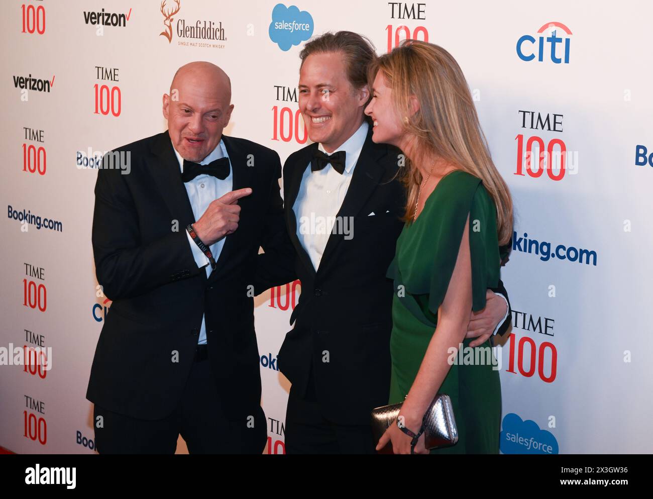 NEW YORK, NEW YORK - APRIL 25: (L-R) Jim Cramer, David Lauren and Laura ...
